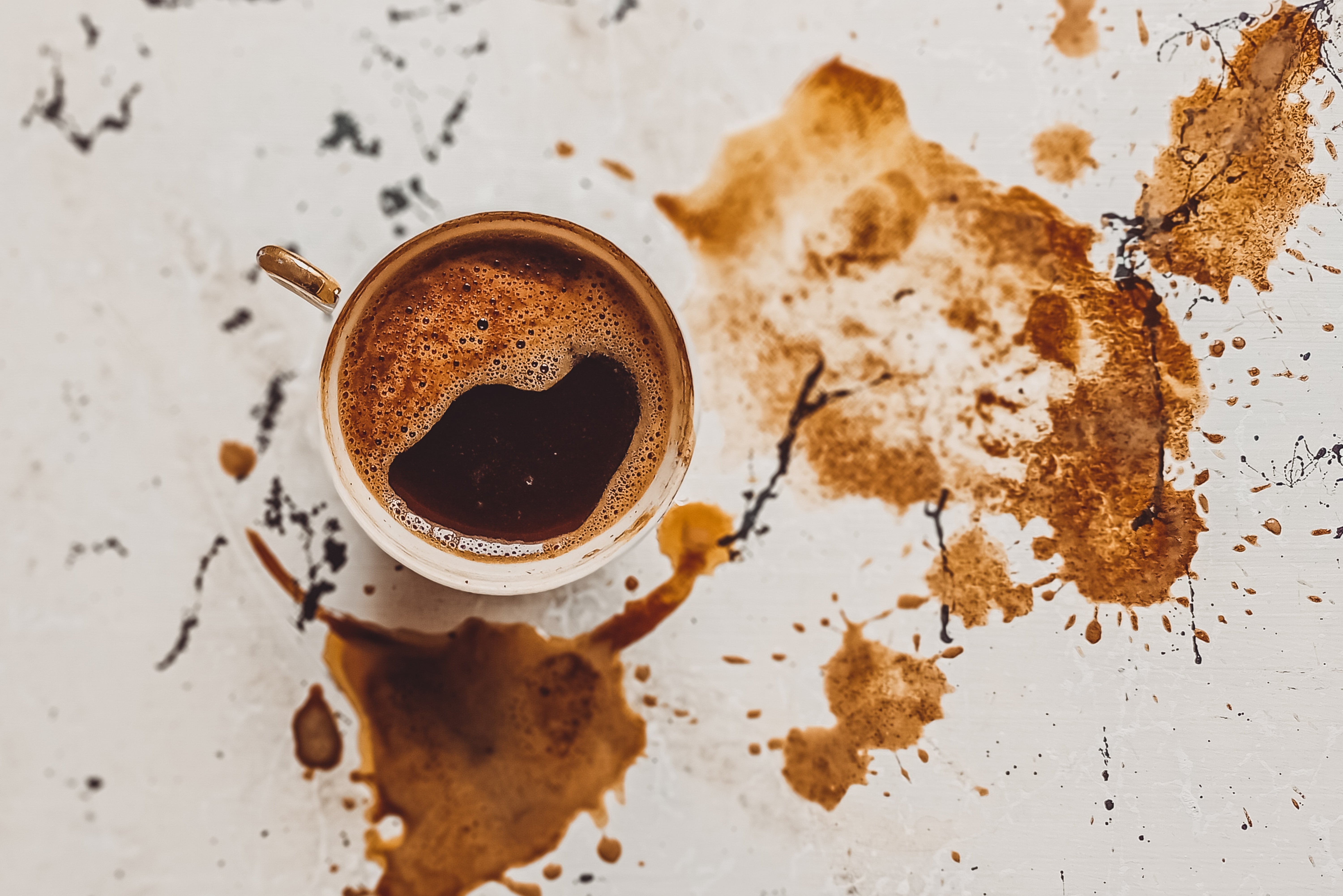 Come rimuovere efficacemente le macchie di caffè: rimedi efficaci per ...